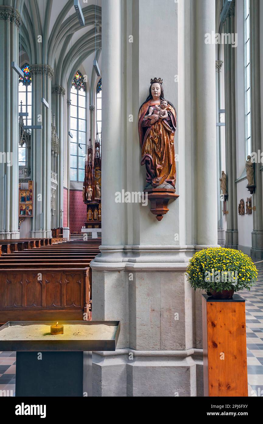 Figure of the Virgin Mary with Child Jesus, Holy Cross Church, Giesing ...