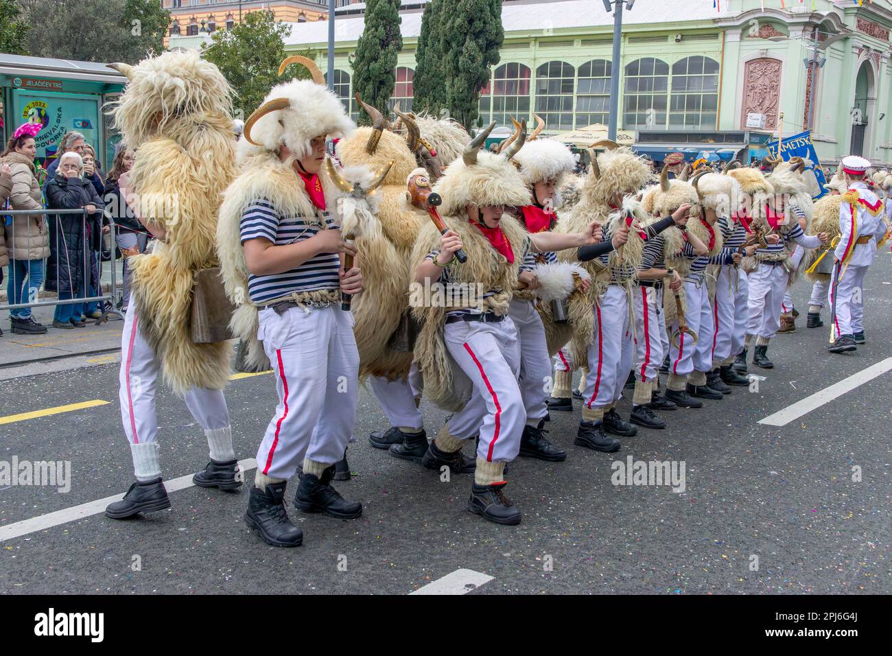 Croatia traditional costume hi-res stock photography and images - Alamy
