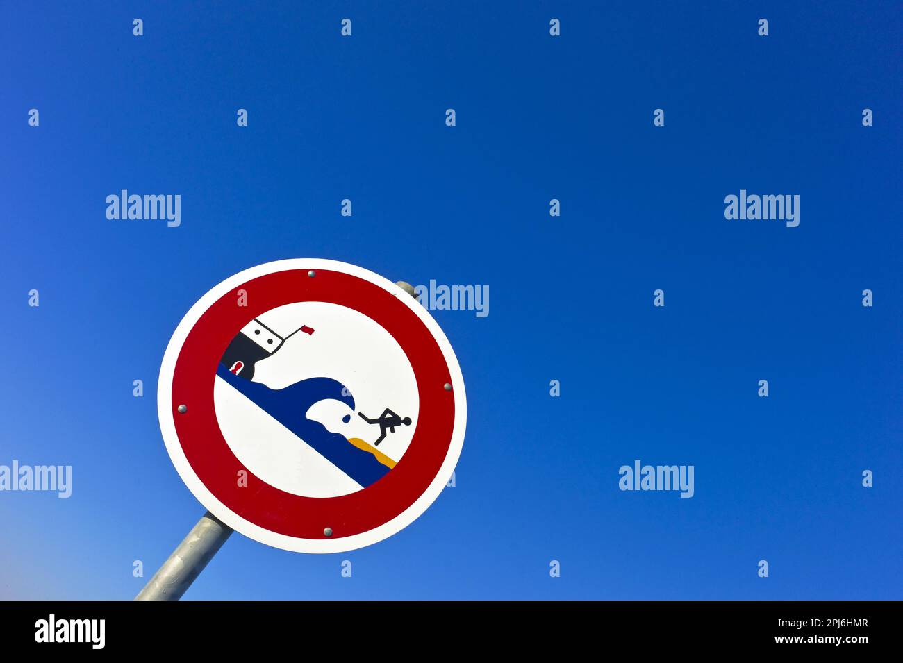 Warning sign against wave impact on the Elbe, Germany Stock Photo - Alamy