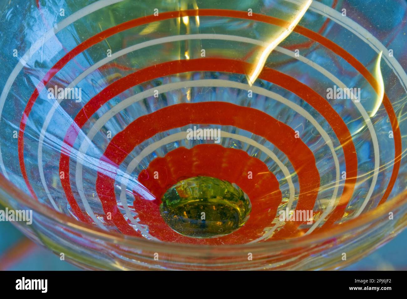 Light reflections in a drinking glass Stock Photo - Alamy