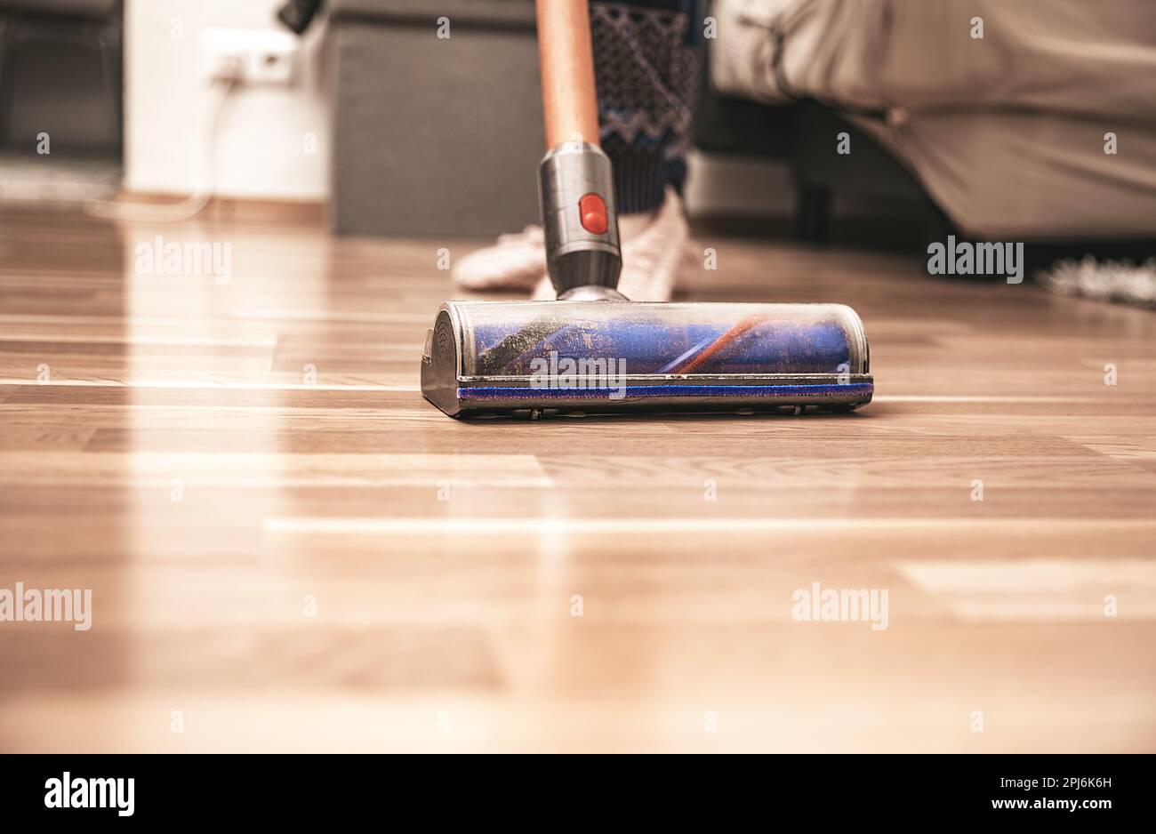 Woman working vacuum cleaner hi-res stock photography and images - Alamy