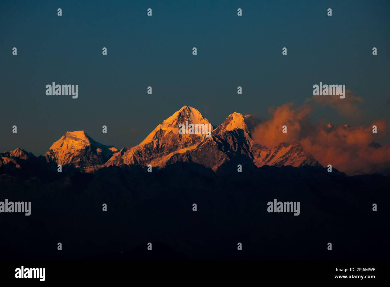 Beautiful HImalayan Mountain Range Ganesh, Langtang, Everest, HImal ...