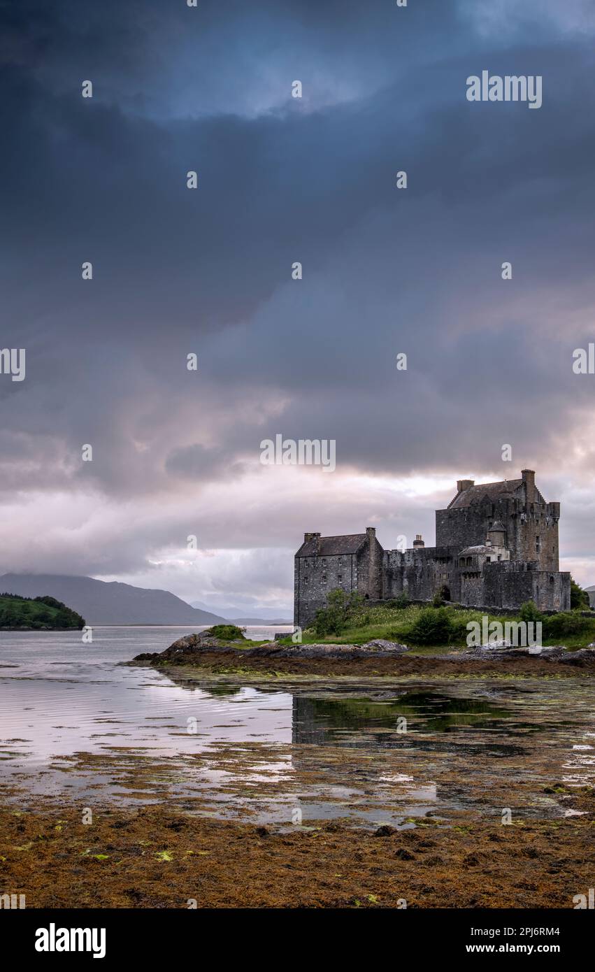 Scotland castles dramatic hi-res stock photography and images - Alamy