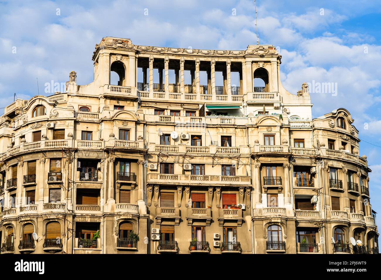 The city of Bucharest, architecture and old buildings in Bucharest ...