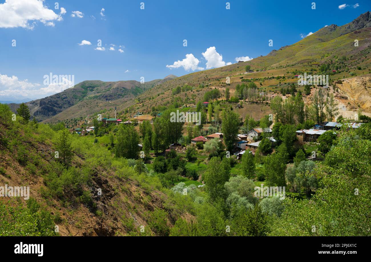 Beautiful Turkish highland houses. Inner Black Sea villages ...