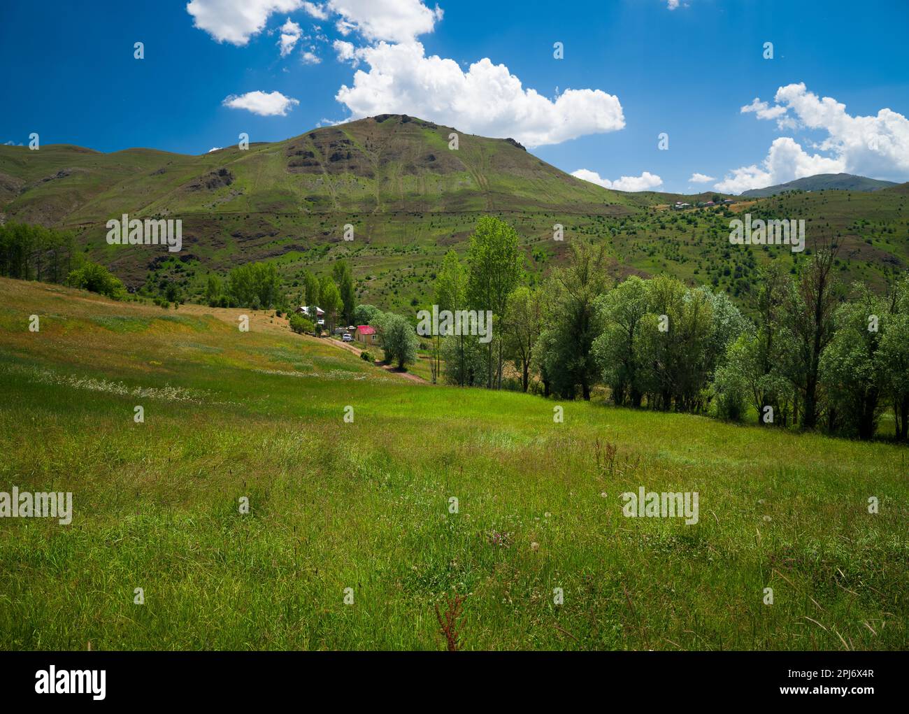 Beautiful Turkish highland houses. Inner Black Sea villages ...