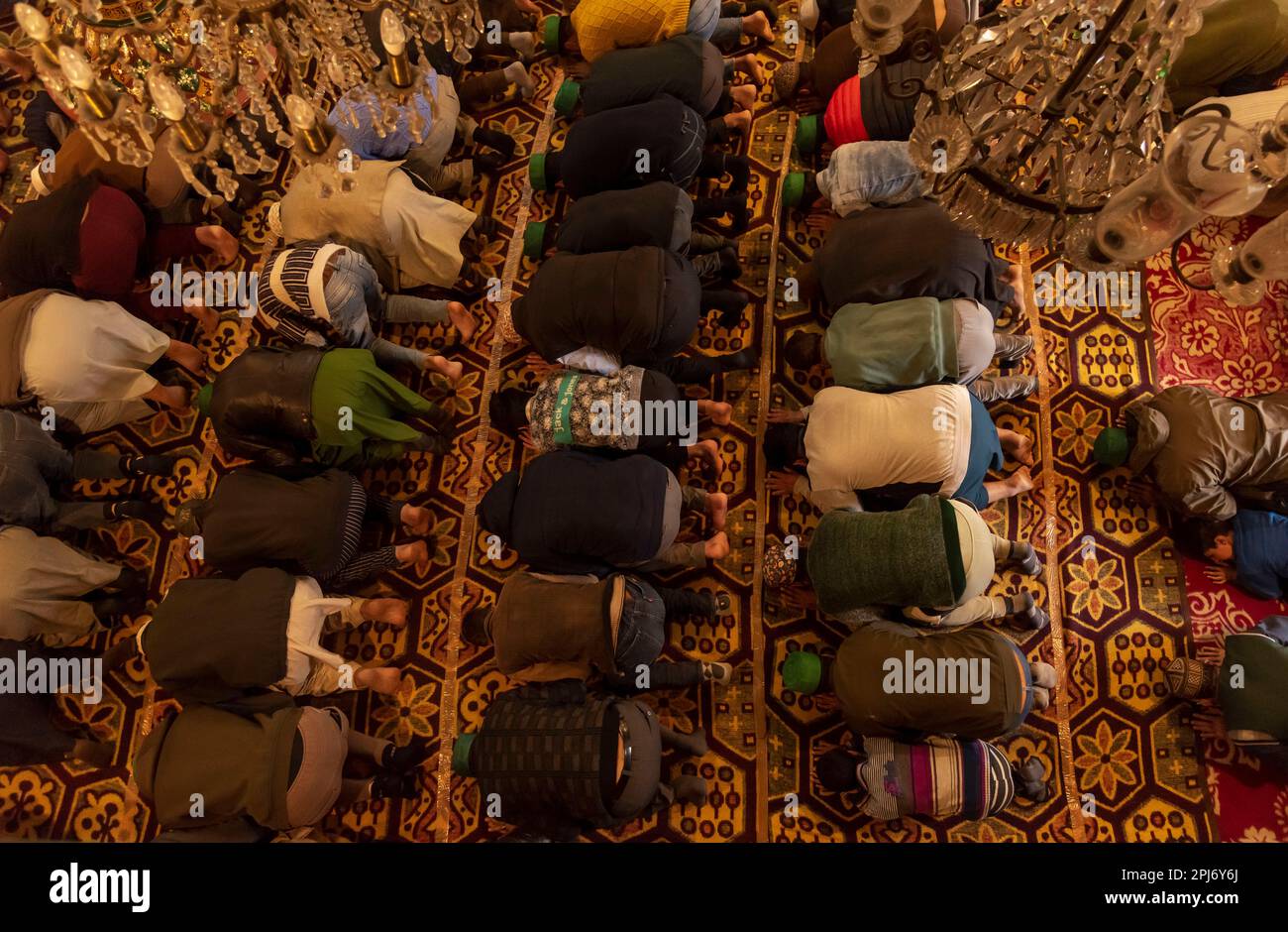 Kashmiri Muslims offer Friday prayers on the ninth day of Islamic month ...