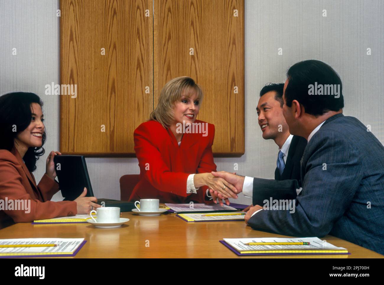 1996 HISTORICAL HANDSHAKE OFFICE WORKERS MEETING AROUND TABLE Stock ...