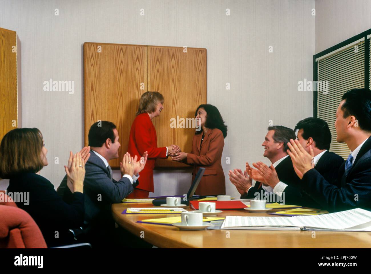 1996 HISTORICAL HANDSHAKE OFFICE WORKERS MEETING AROUND TABLE Stock ...