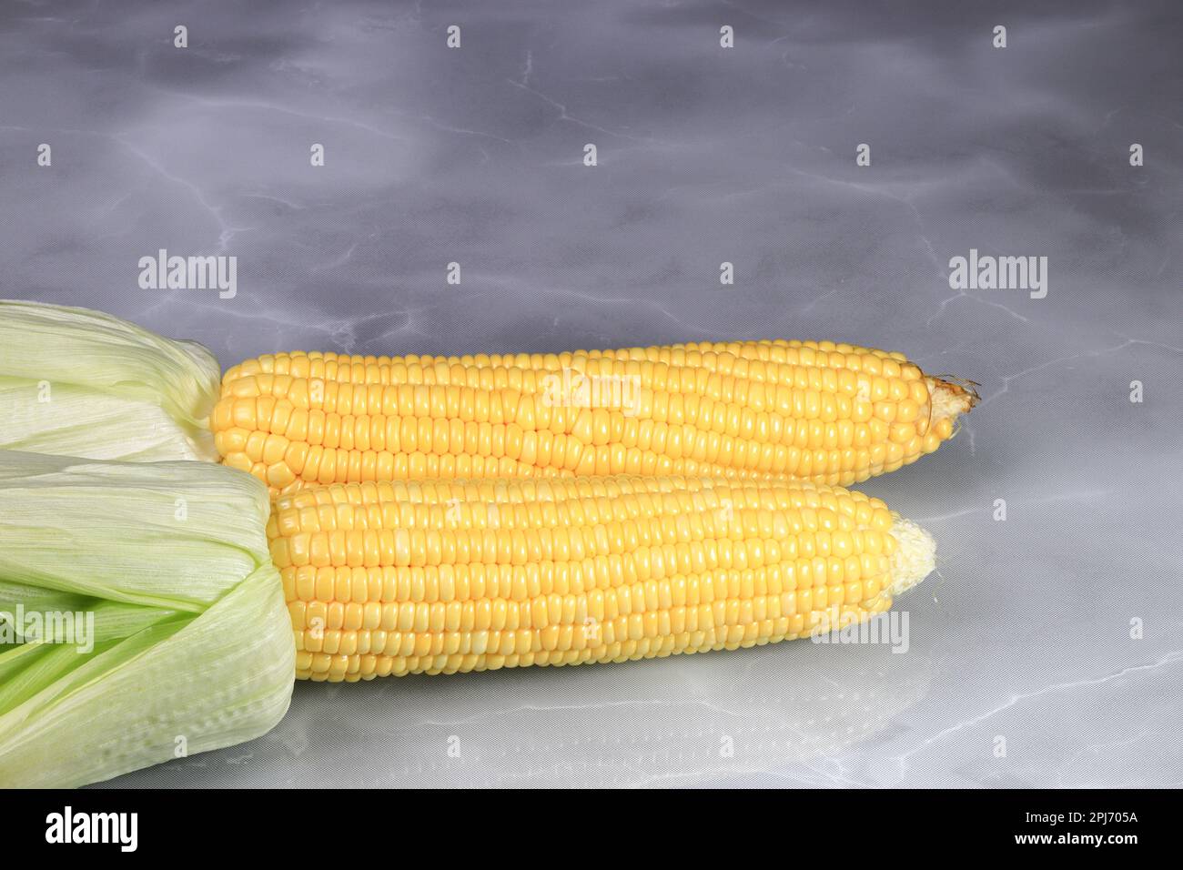 Set corn ears isolated hi-res stock photography and images - Alamy