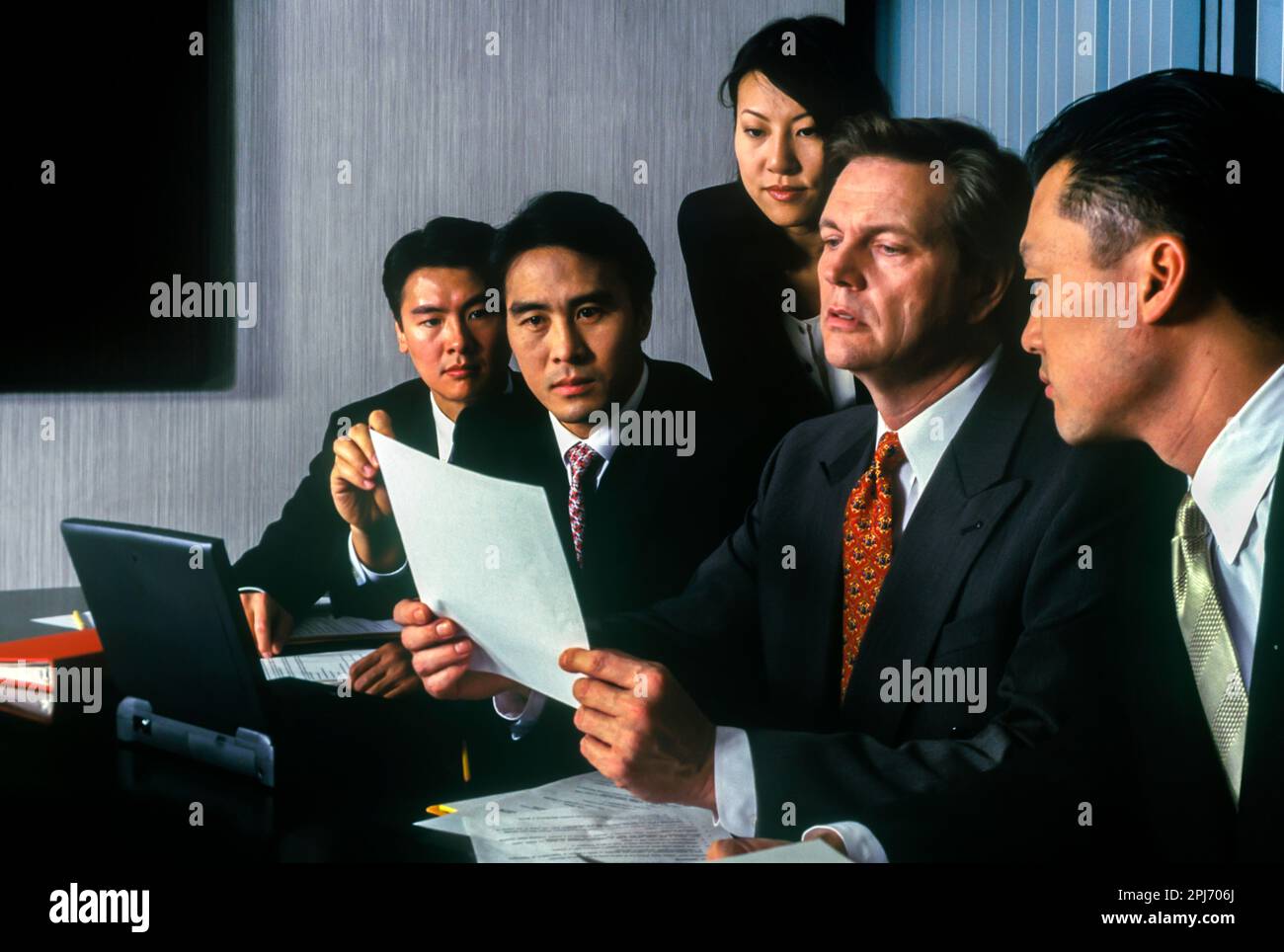 1996 HISTORICAL ASIAN EUROPEAN OFFICE WORKERS READING PAPER DOCUMENT IN ...