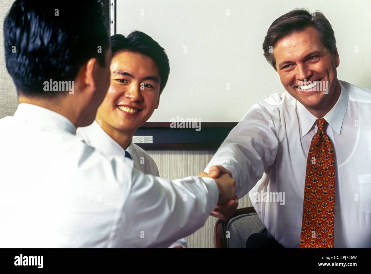 1996 HISTORICAL HANDSHAKE EUROPEAN ASIAN OFFICE WORKERS IN MEETING ...