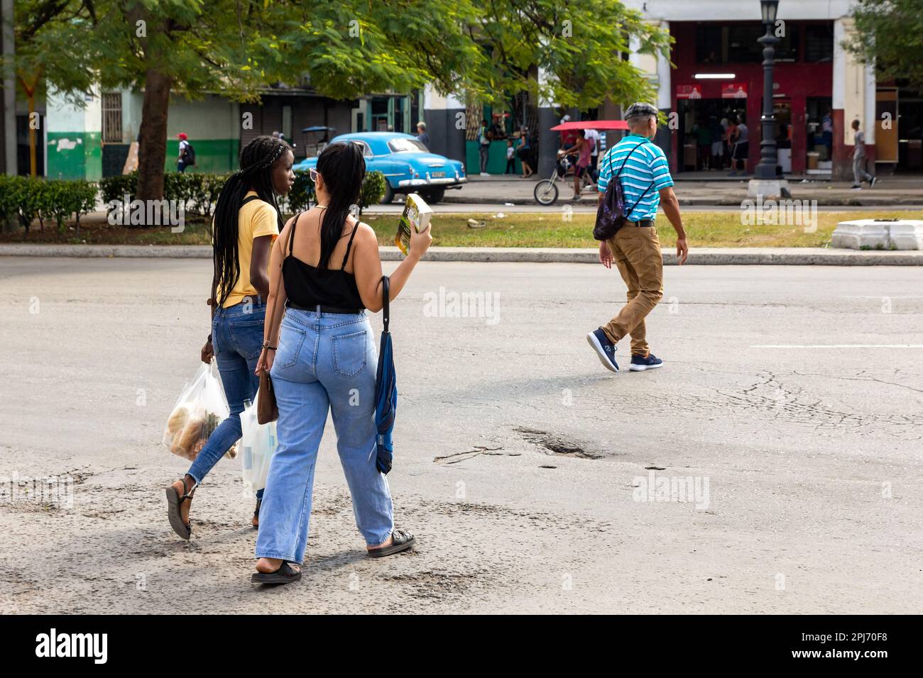 Real cuban people lifestyle women hi-res stock photography and images ...