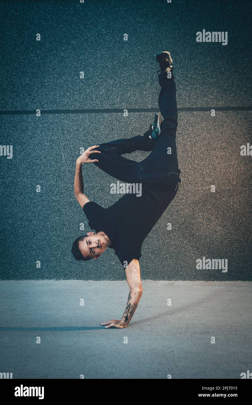 Bboy dance hi-res stock photography and images - Alamy