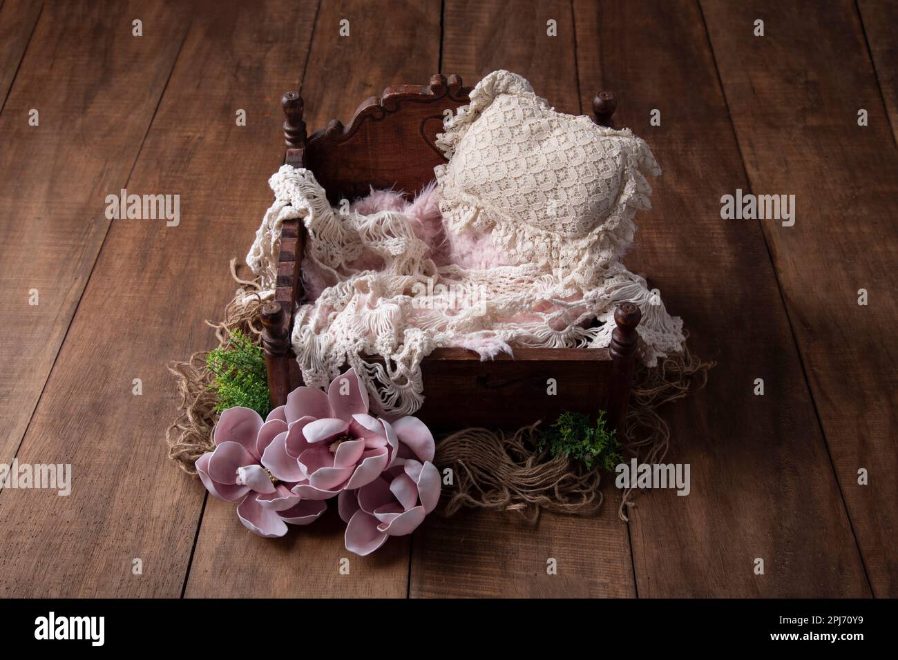Newborn bed props hi-res stock photography and images - Alamy