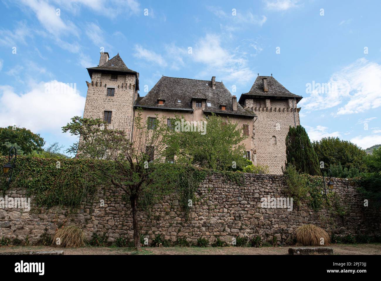 Panorama of the town of Estaing in the Averon in France, an old ...