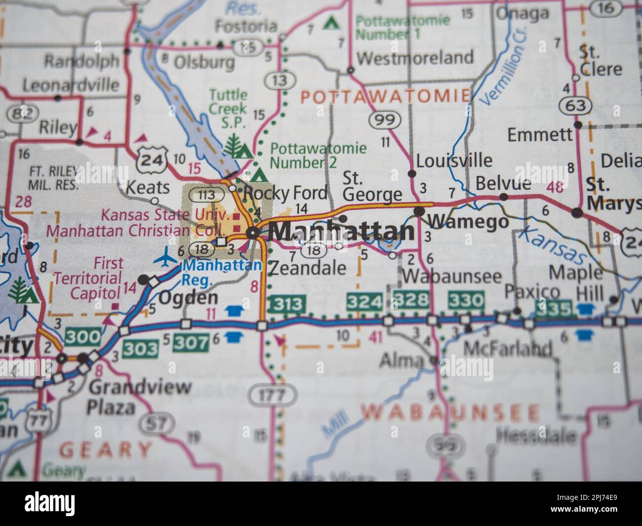 Overhead view of map focused on Manhattan Kanas Stock Photo - Alamy