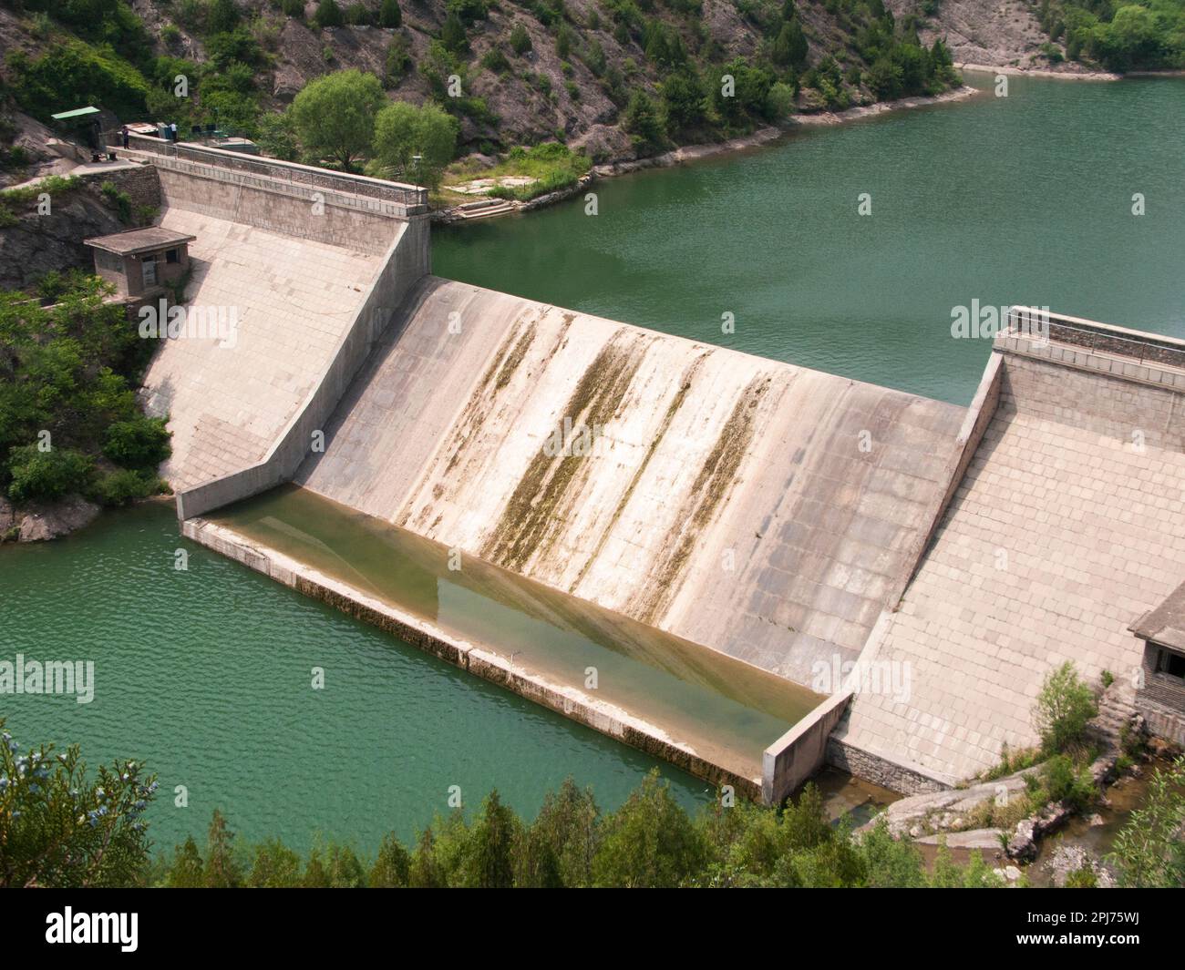 Chinese hydroelectric dam forms the Simatai Reservoir / Yuanyang Lake ...