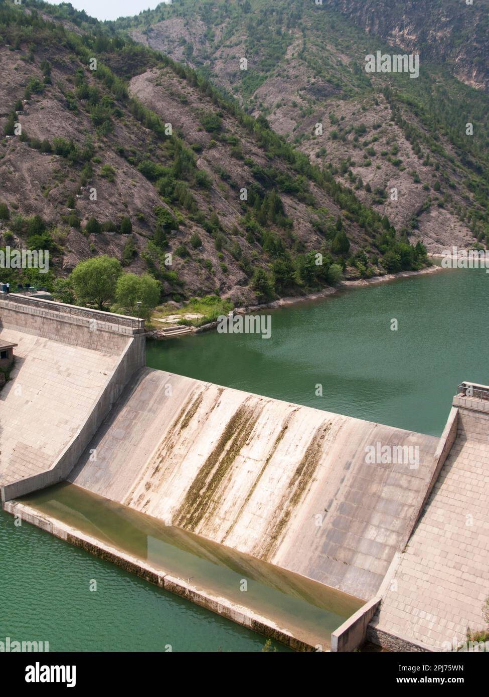 Chinese hydroelectric dam forms the Simatai Reservoir / Yuanyang Lake ...