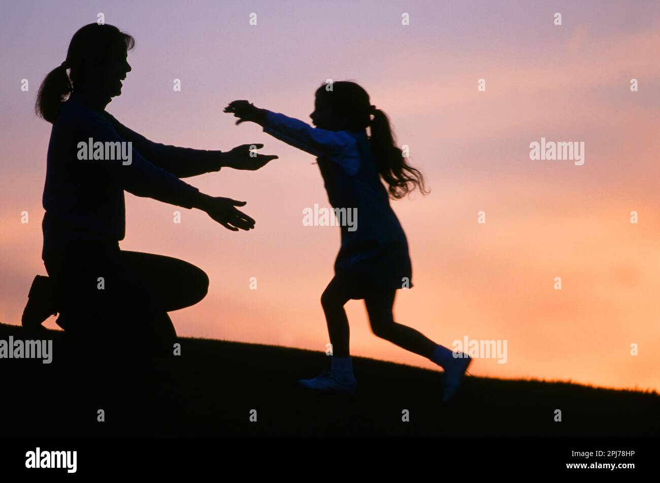 Loving embrace silhouette hi-res stock photography and images - Alamy