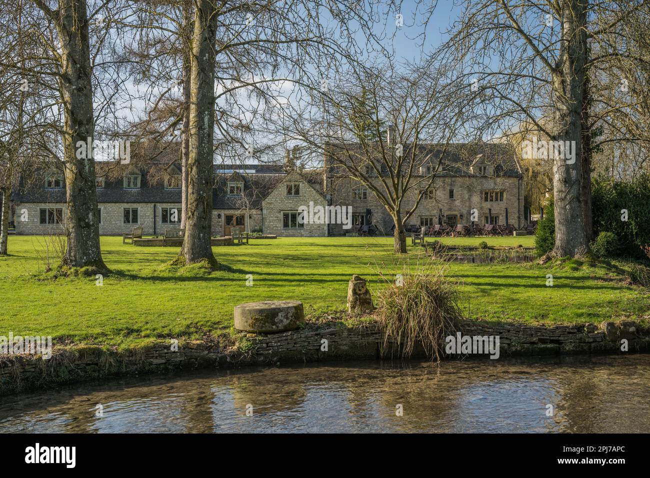 River Eye and Traditional buildings in Lower Slaughter in Cotswolds ...
