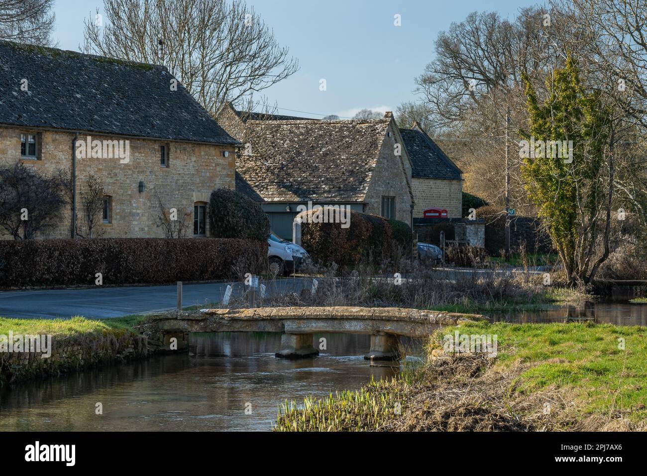 Iconic medieval built houses next to River Eye in Lower Slaughter in ...