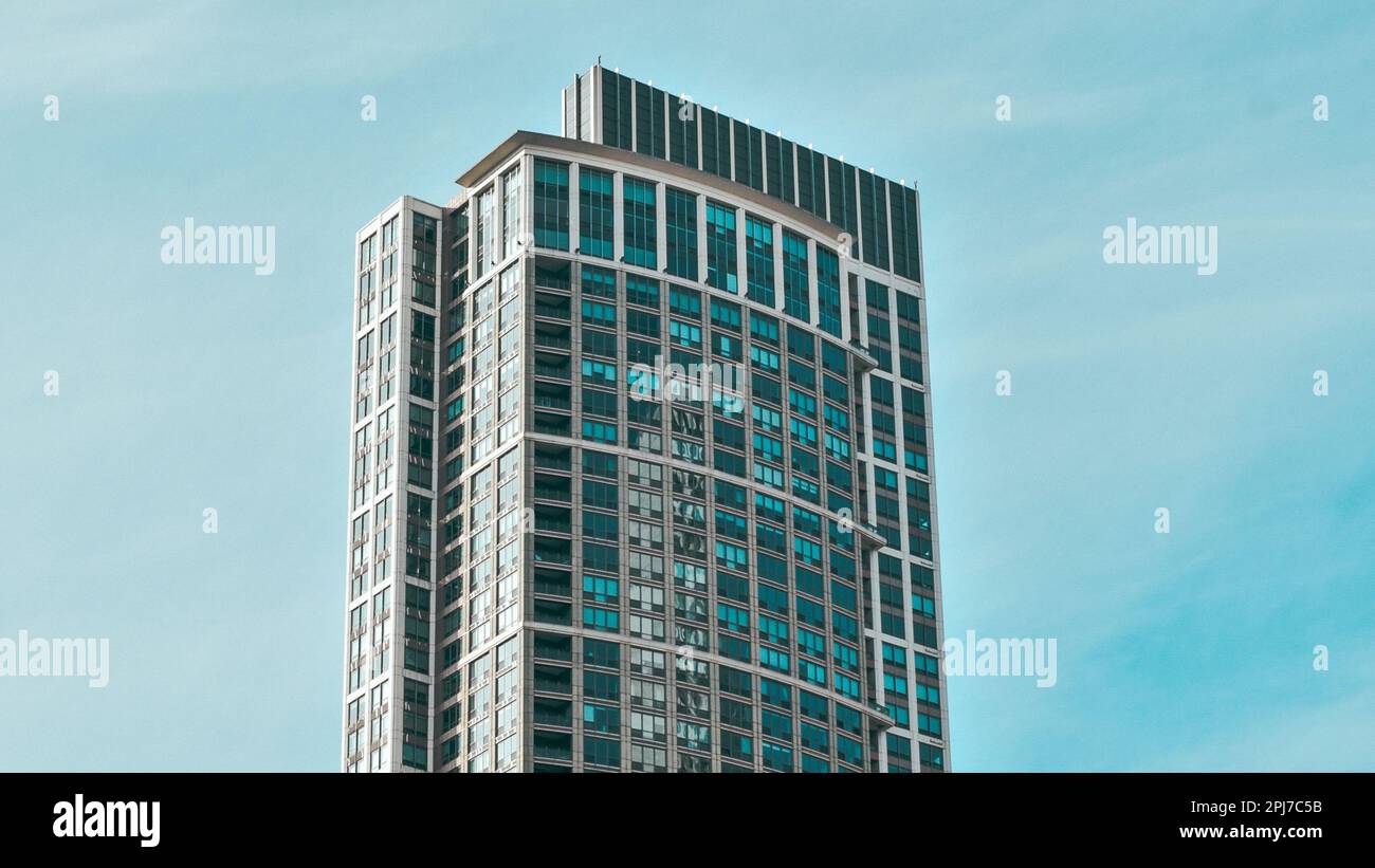 A scenic view of a modern tall building in Chicago Stock Photo - Alamy