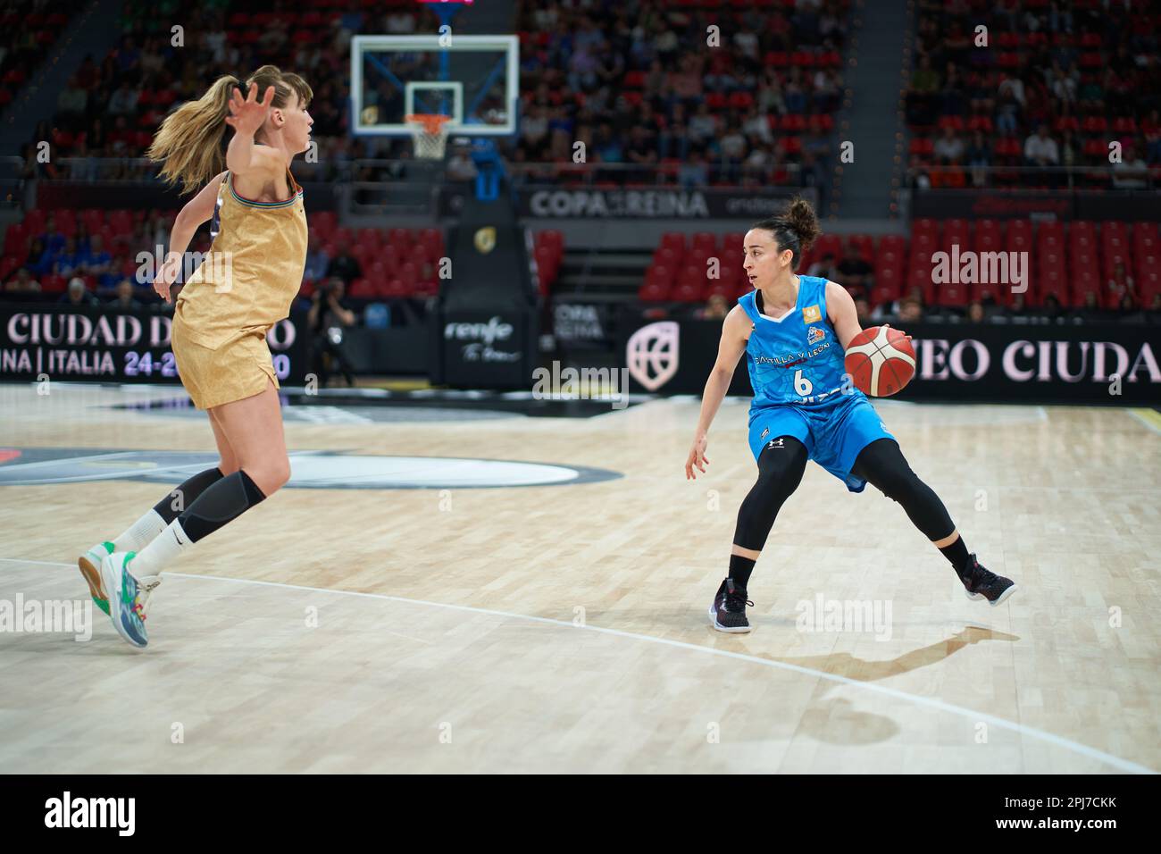 Kristina Rakovic of Barca CBS (L) and Silvia Dominguez of Perfumerias ...