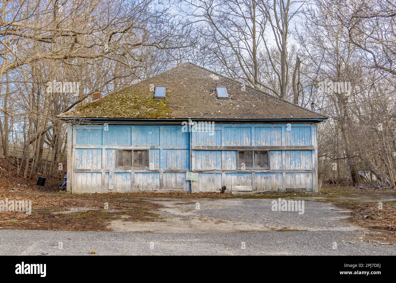 An old neglected barn in Bridgehampton, NY Stock Photo - Alamy
