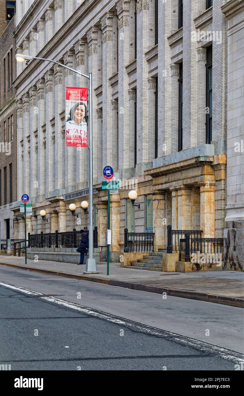 Bowling Green Offices, on Broadway’s “Steamship Row,” built in ...
