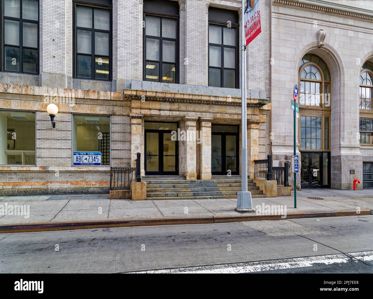 Office buildings bowling green hi-res stock photography and images - Alamy