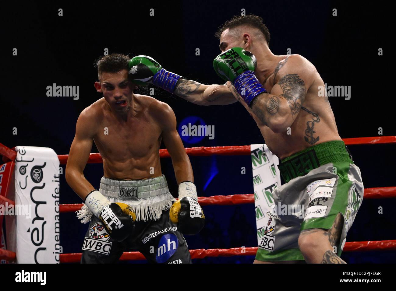 Wbc championship super feather magnesi hi-res stock photography and ...