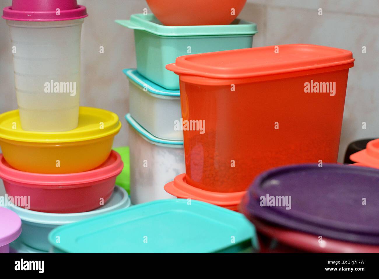 Plastic tupperware container hi-res stock photography and images - Alamy