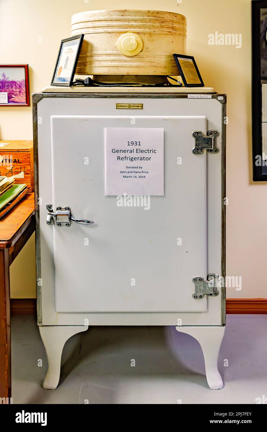1931 general electric refrigerator hi-res stock photography and images ...