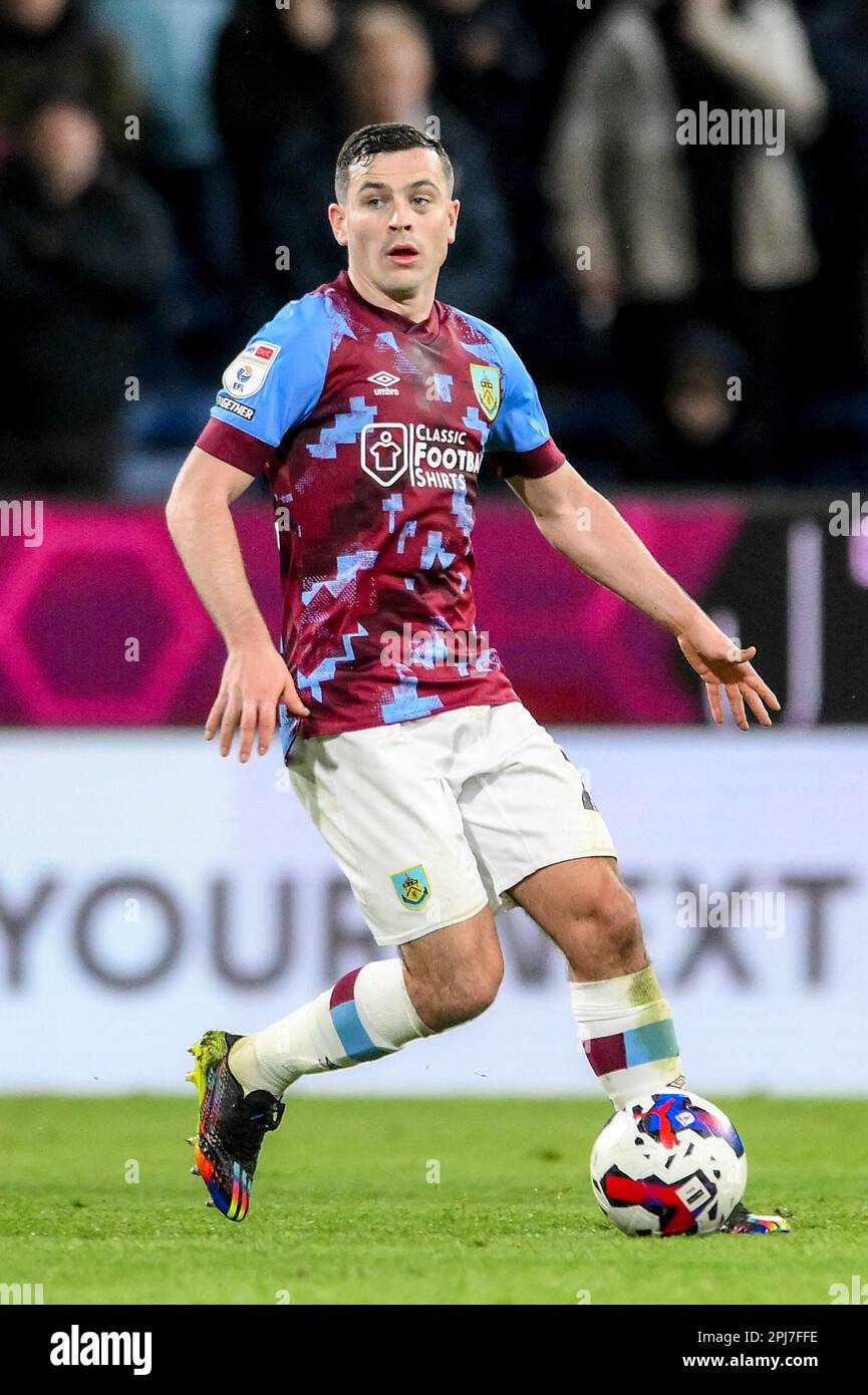 Josh Cullen #24 of Burnley during the Sky Bet Championship match ...