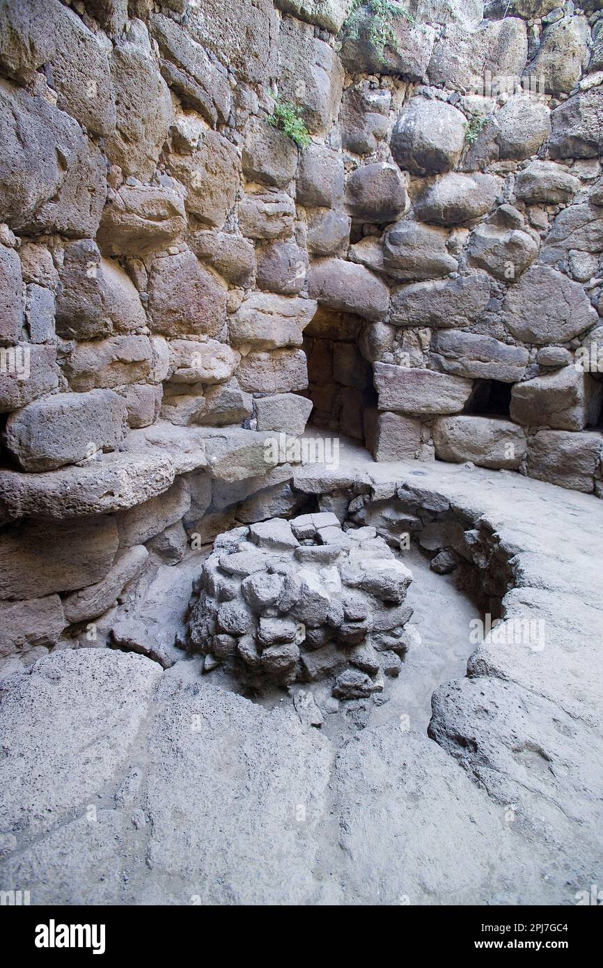 Nuraghe Santu Antine, Torralba, Sardegna, Italia Stock Photo - Alamy