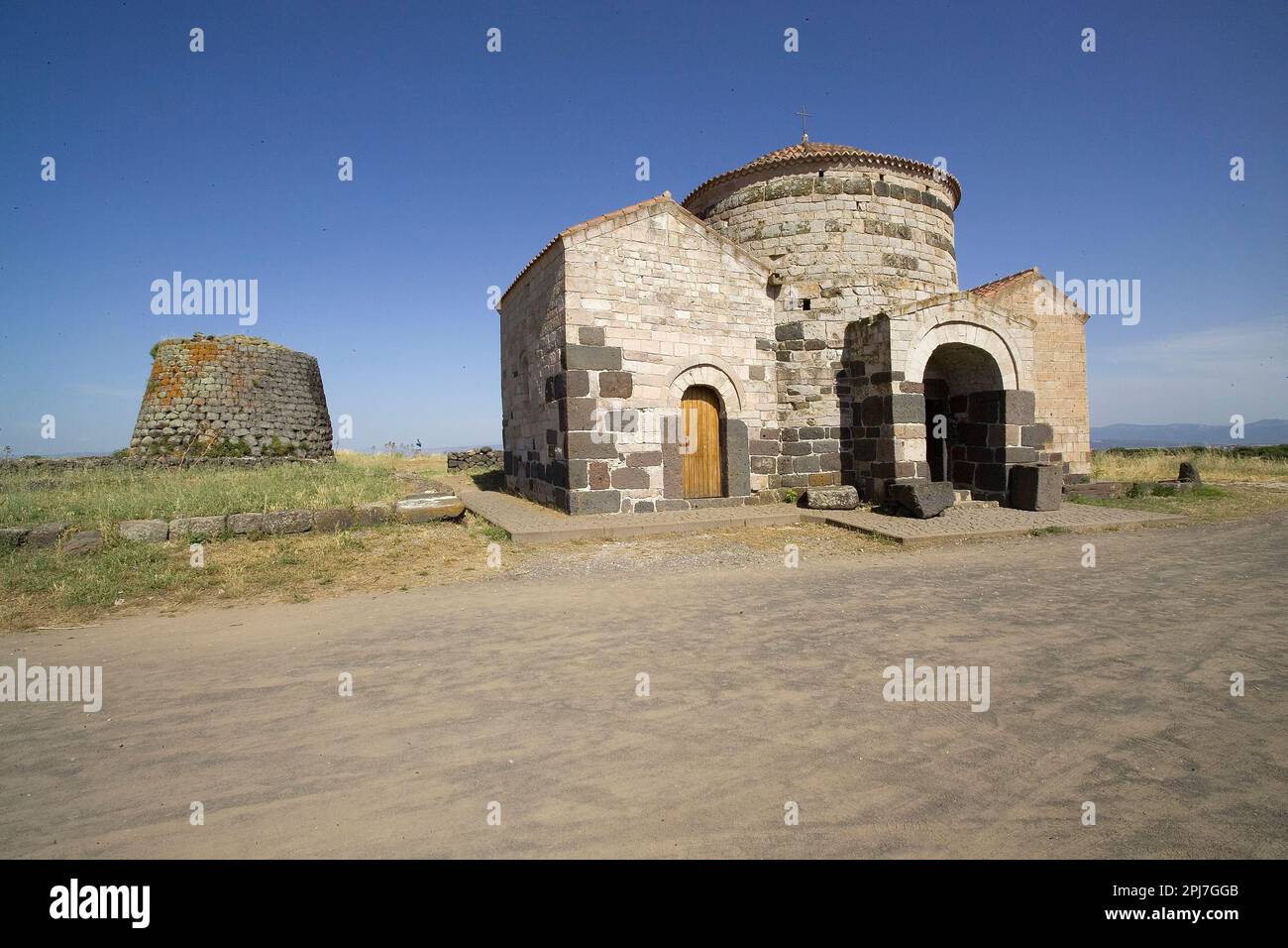 Nuraghe e Chiesa di Santa Sabina. Silanus. Nuoro. Sardegna. Italia ...