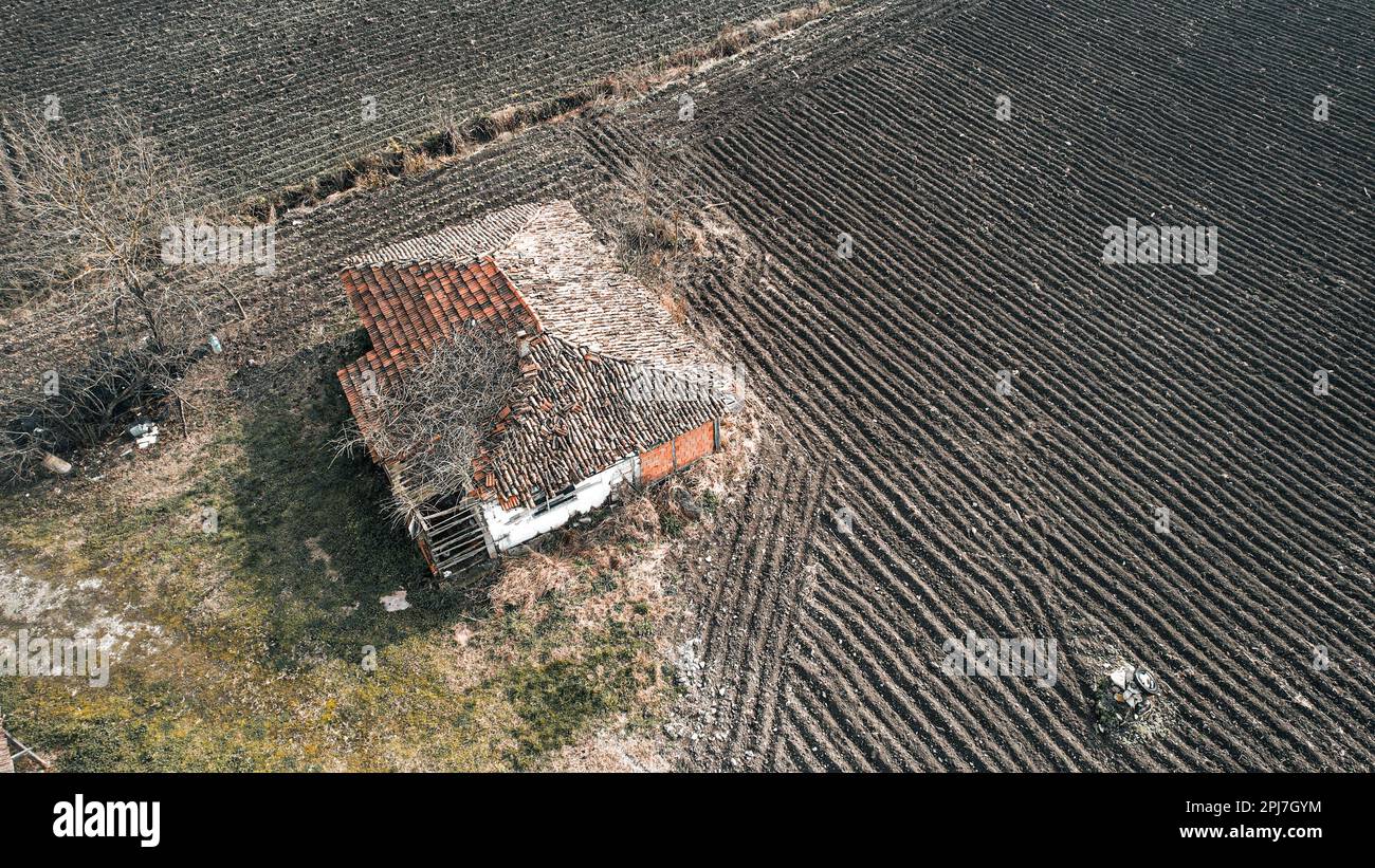 farmhouse, aerial shot abandoned farmhouse and harvested fields Stock ...