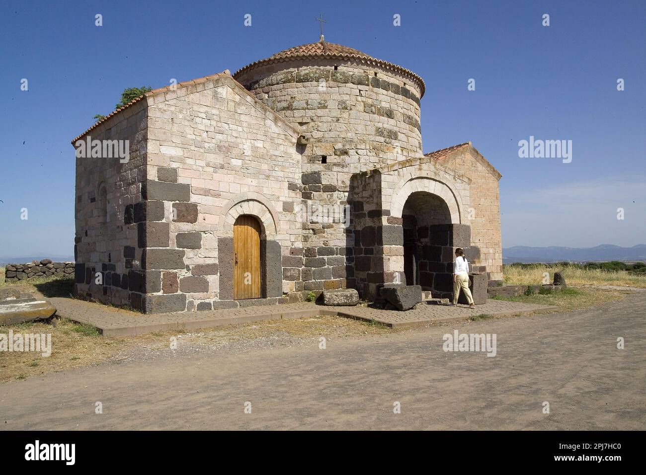 Nuraghe e Chiesa di Santa Sabina. Silanus. Nuoro. Sardegna. Italia ...