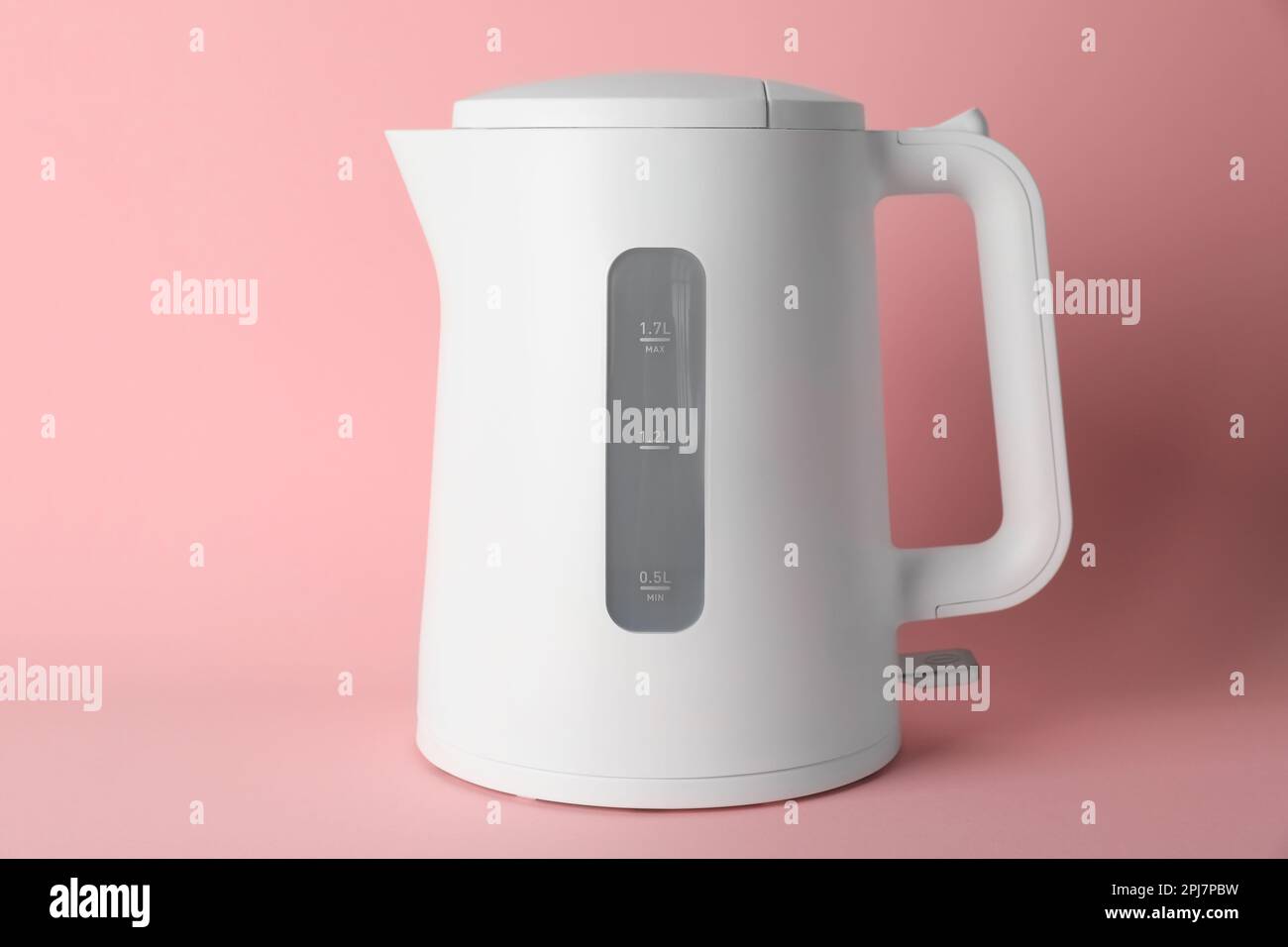 Pink kettle appliance hi-res stock photography and images - Alamy