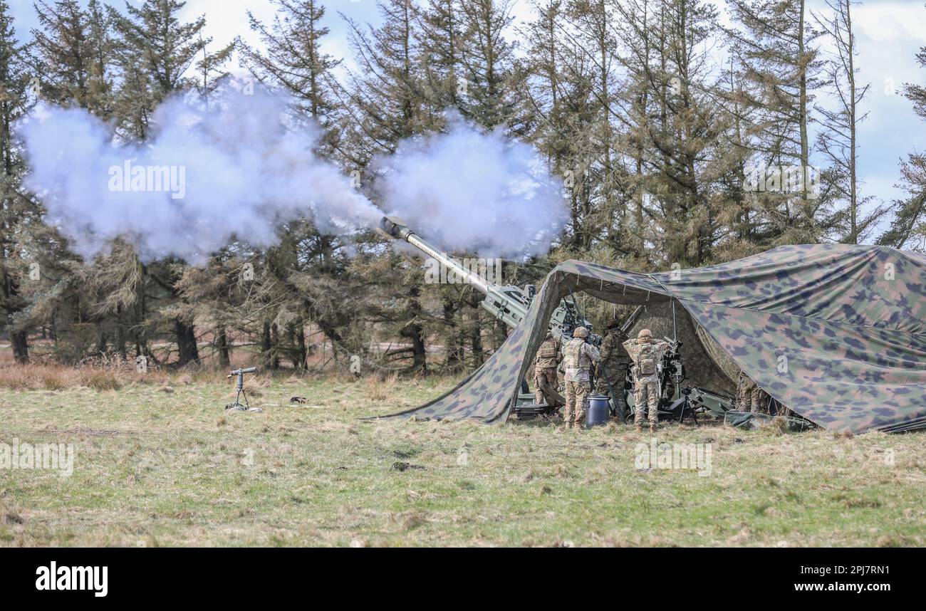 U.S. Soldiers assigned to Carnage Battery, Field Artillery Squadron ...