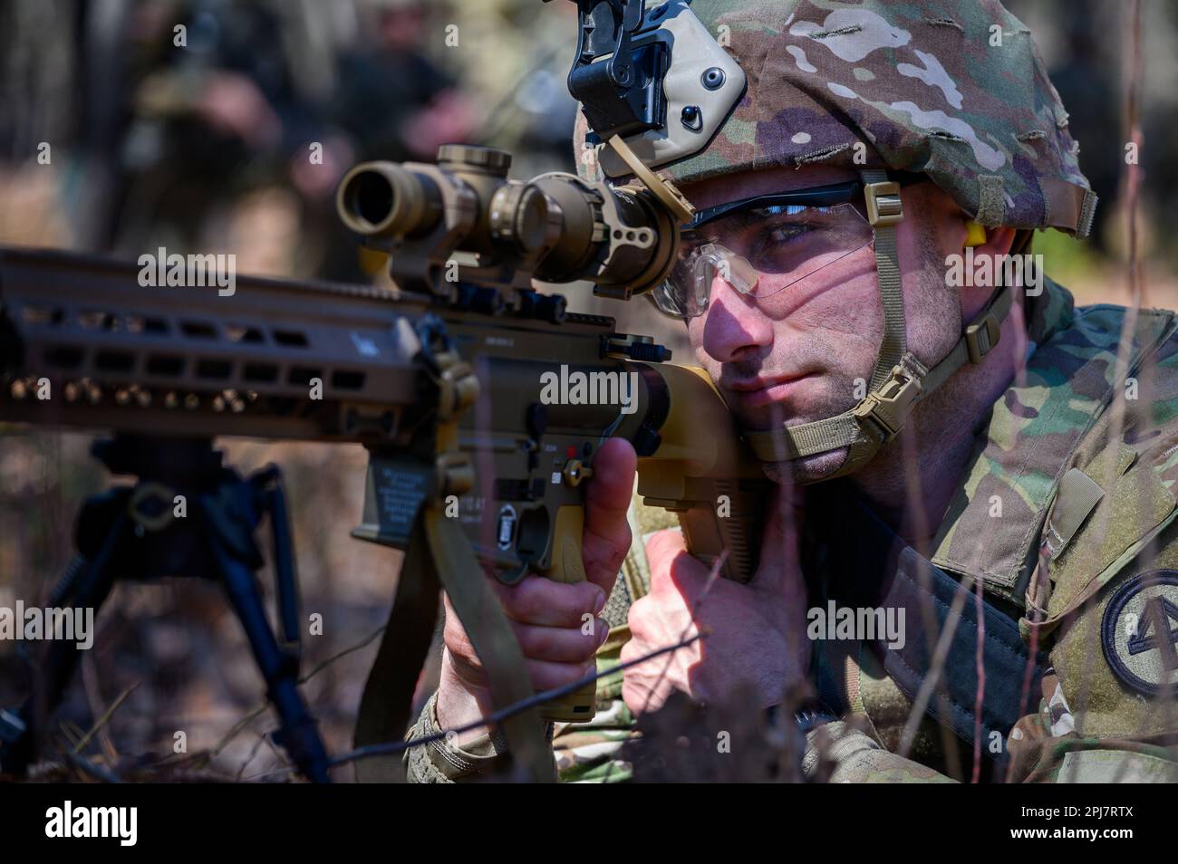 A U.S. Army Soldier, with Bravo Company, 1st Battalion, 114th Infantry ...