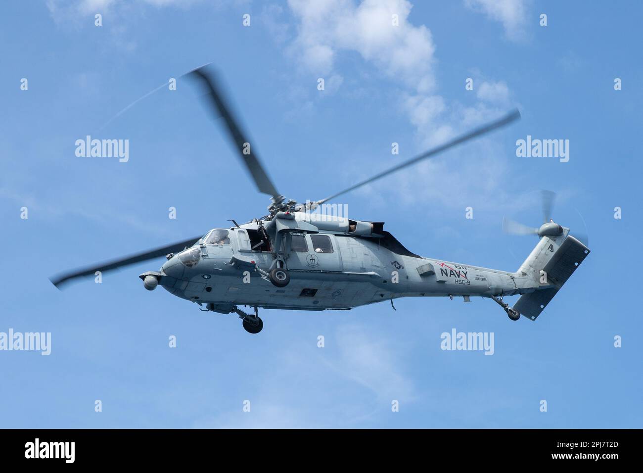An MH-60S Knighthawk, attached to the ÒTridentsÓ of Helicopter Sea ...