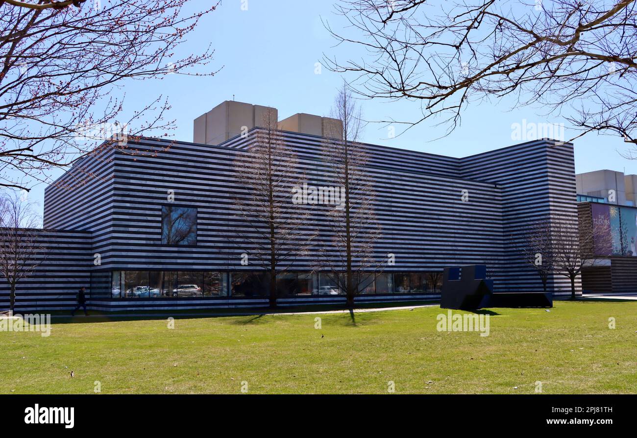 The newer building addition to Cleveland Museum of Art at University ...