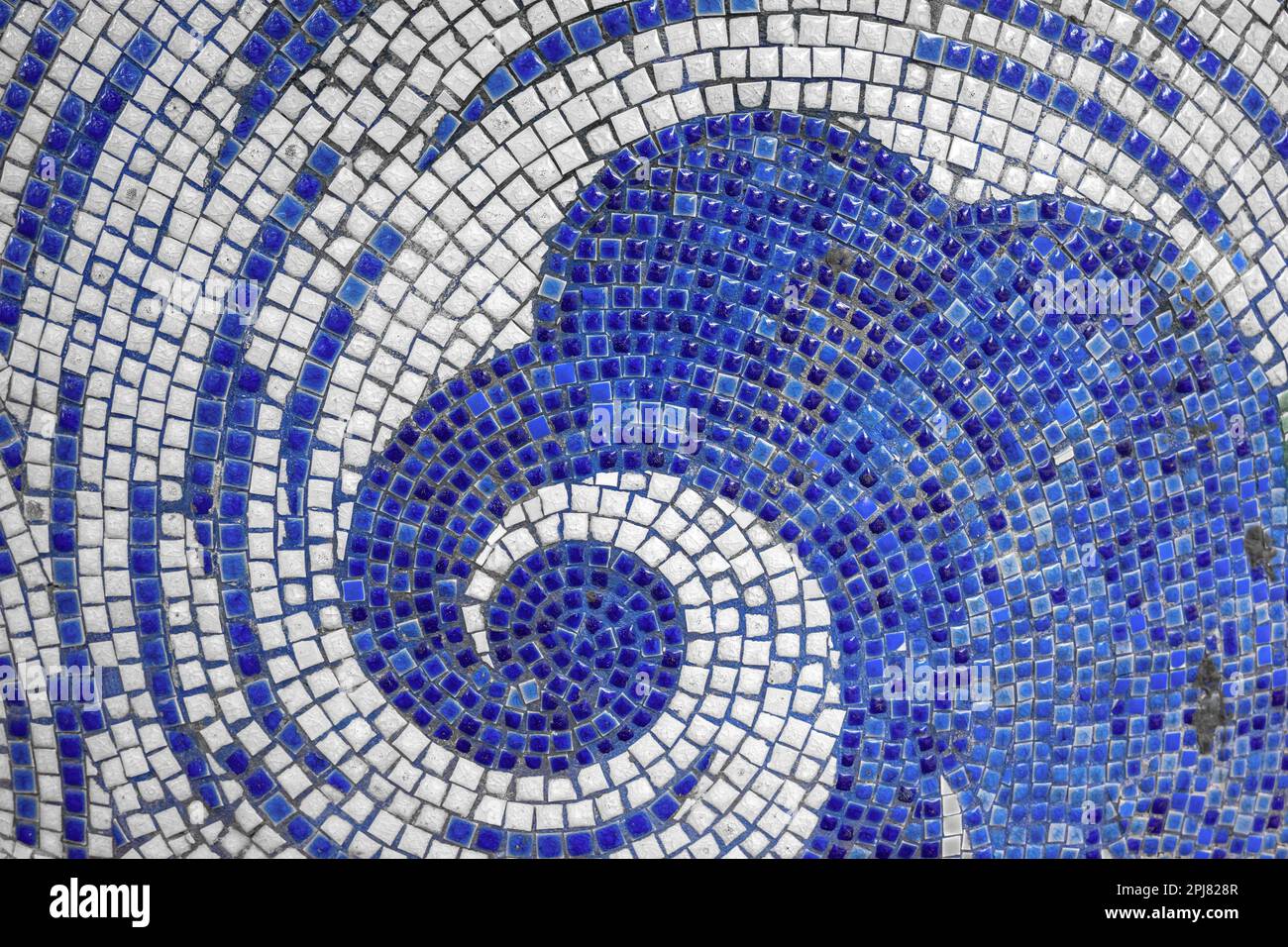 Blue and white mosaics hi-res stock photography and images - Alamy