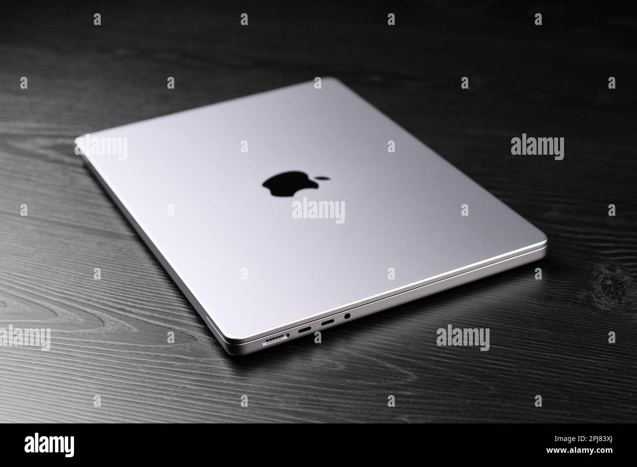 Macbook pro 14 m2 hi-res stock photography and images - Alamy