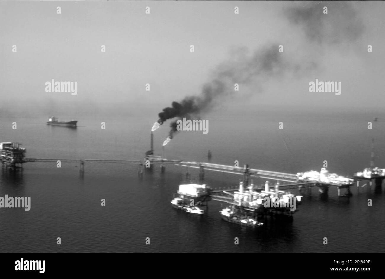 Dubai al-Fateh west offshore oilfield began operations in 1969, photo ...