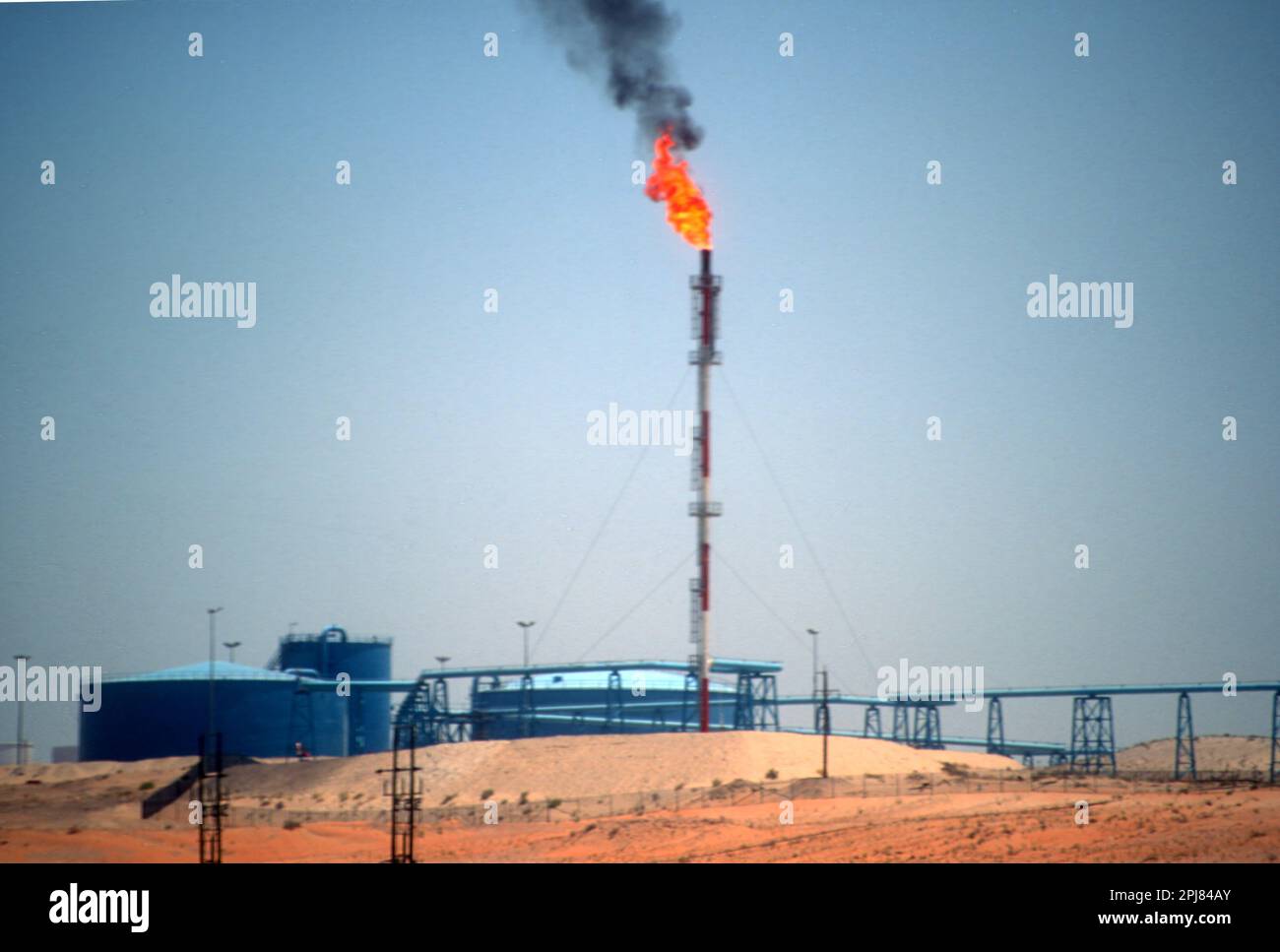 Habshan major oil and gas field in southwest Abu Dhabi, UAE Stock Photo ...