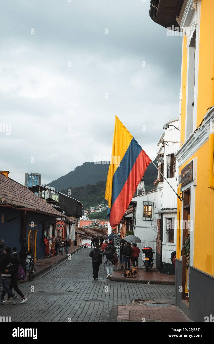 Car with colombia flag hi-res stock photography and images - Alamy