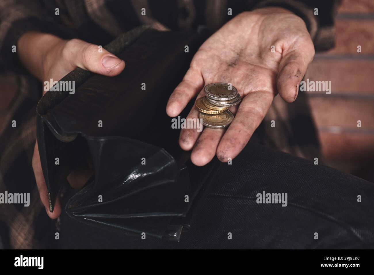 Poor woman with wallet counting coins, closeup Stock Photo - Alamy